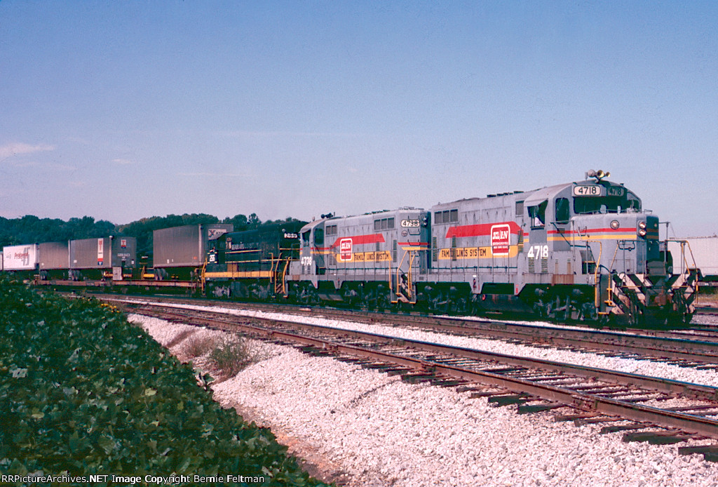 Seaboard System GP16's #4718 & 4738 and U18B #255 lead an intermodal train